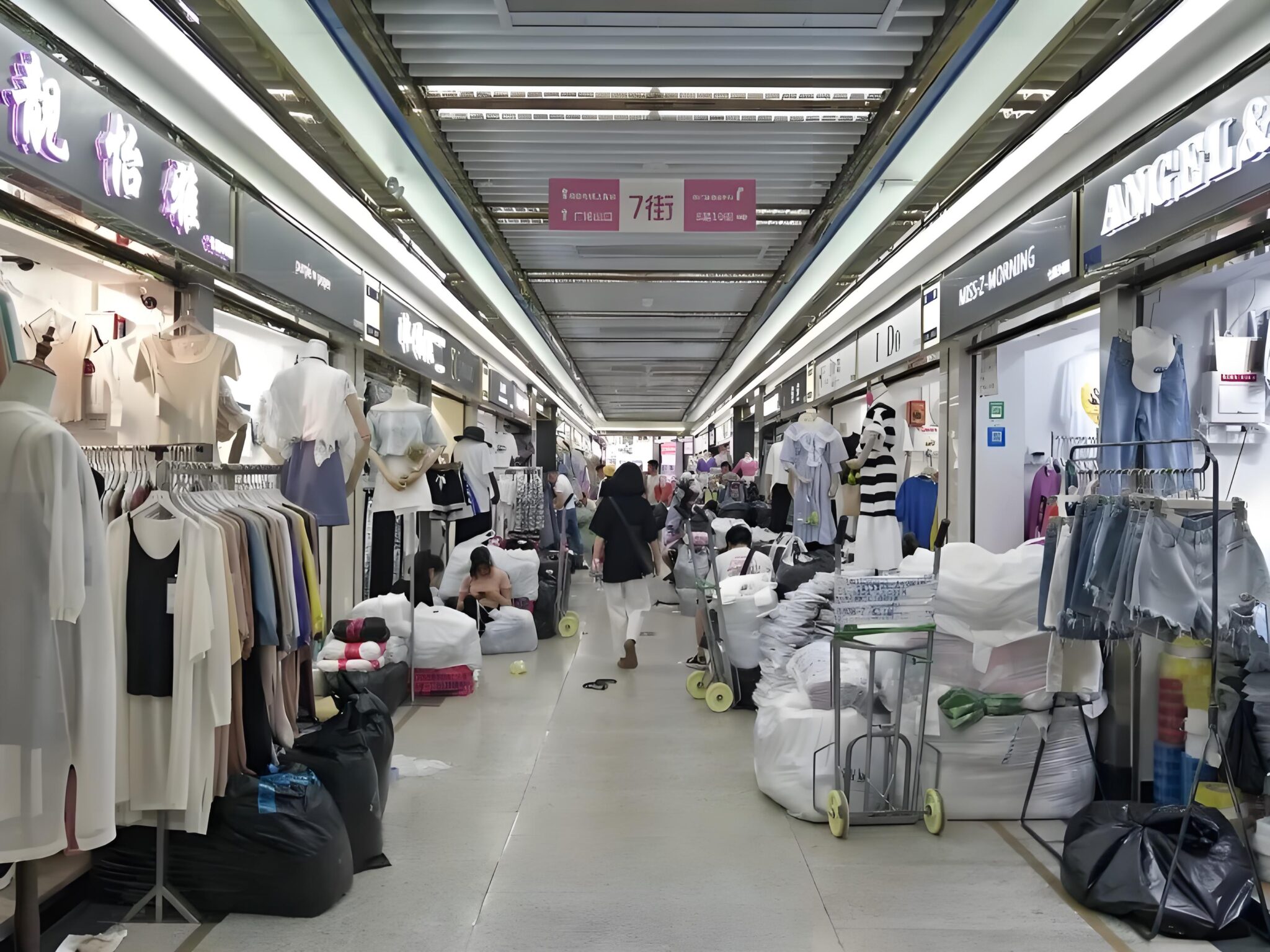 Mastering Guangzhou's Apparel Market: A Comprehensive Guide