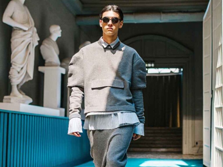 What is sweatshirt and its uses? - Clothing Manufacturer - Modaknits ...