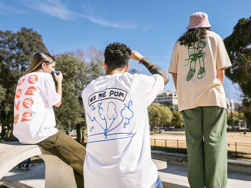 What Defines an Oversized T-Shirt in Modern Urban Wear | MODAKNITS